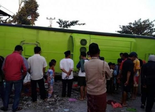 Bus Rombongan Siswa SMP Mau Berwisata Terguling — Mimbar Rakyat Bus Rombongan Siswa SMP Mau Berwisata Terguling — Mimbar Rakyat