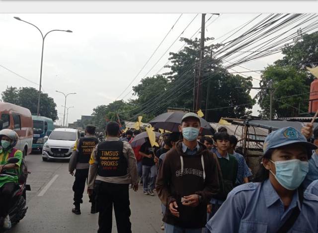 Agus bubarkan siswa — Mimbar Rakyat Agus bubarkan siswa — Mimbar Rakyat