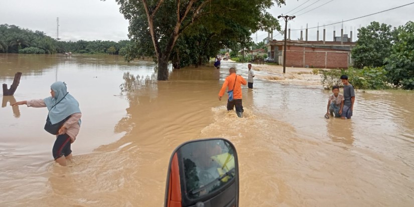 Banjir di Aceh Timur, 2.436 Warga Mengungsi — Mimbar Rakyat Banjir di Aceh Timur, 2.436 Warga Mengungsi — Mimbar Rakyat
